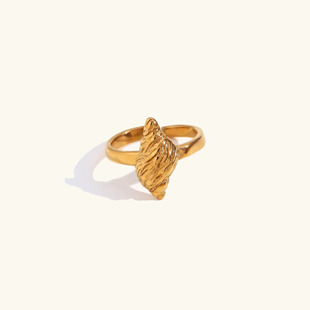 Mira Gold Wave Ring – Classylooker